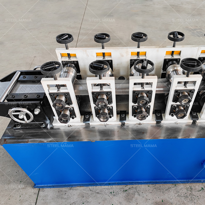 Steelmama(Whatsapp:+86 17761555057)Roller Shutter Door Roll Forming Machine for Sale/roll Up ...